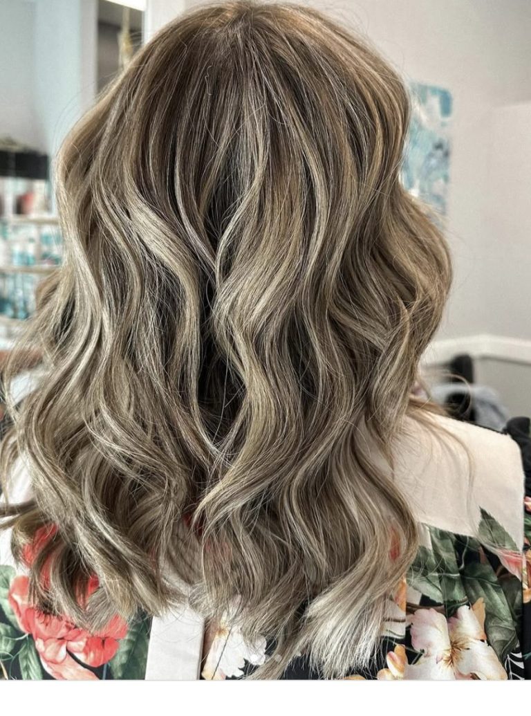 90 Adorable Shoulder-Length Hairstyles That Will Make You Want To Chop ...
