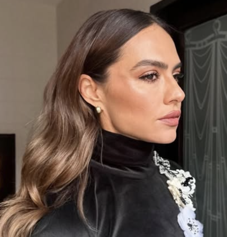 93 Stunning Examples of Side-Part Layered Hair