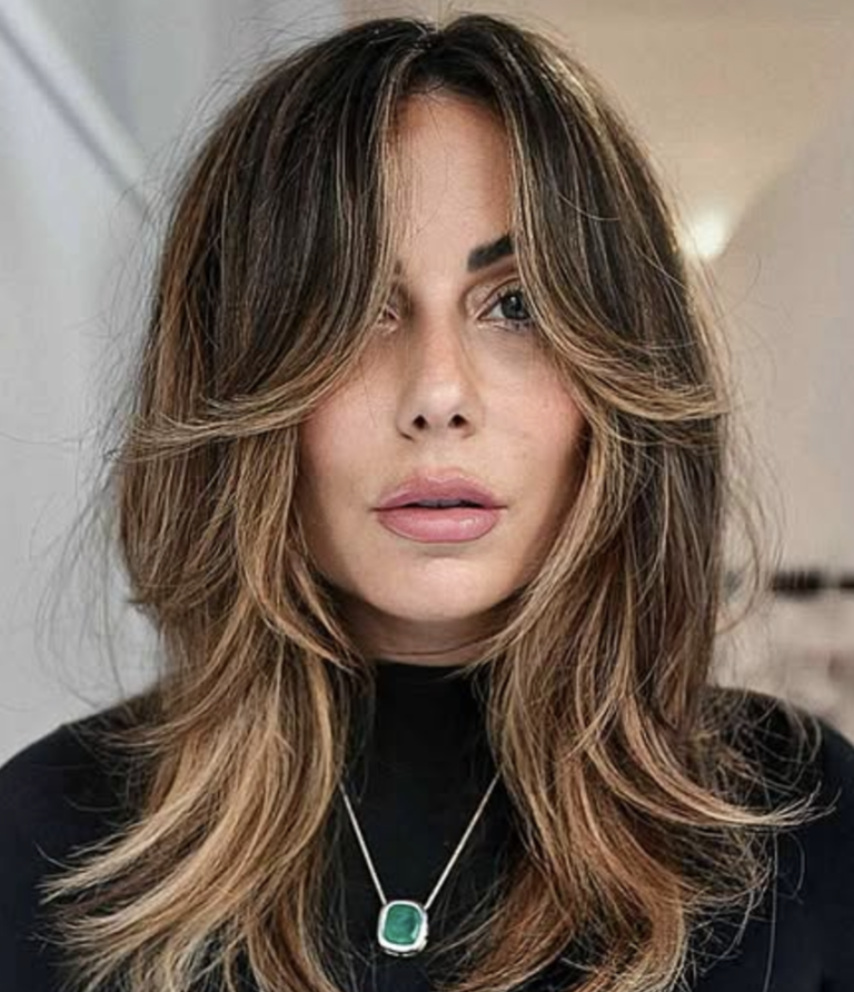 93 Stunning Examples of Side-Part Layered Hair