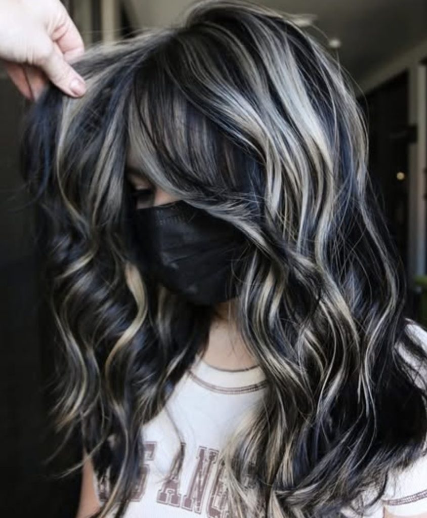 65 Ravishing Silver & White Highlight Ideas That Redefine Aging Gracefully