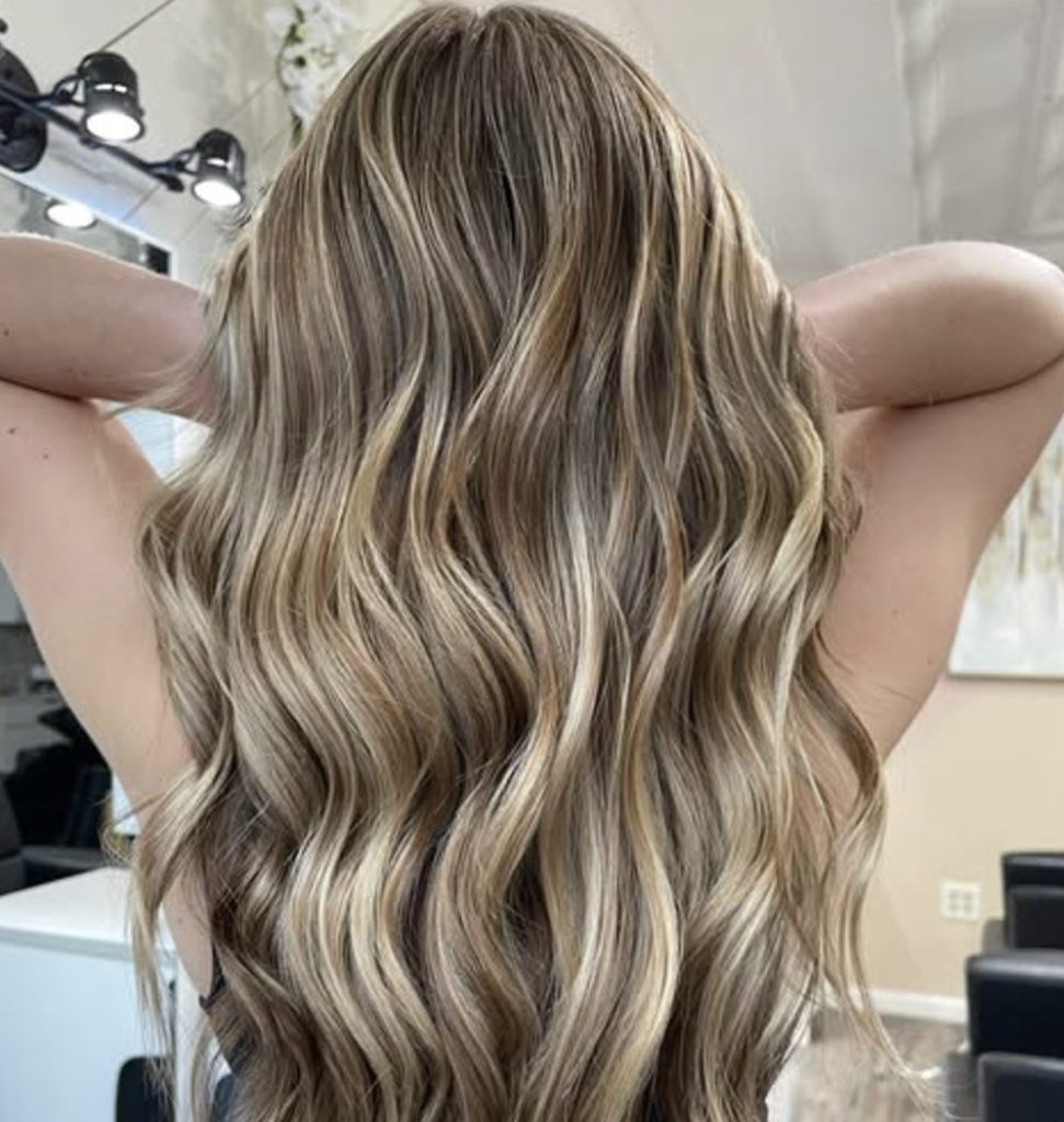 65 Ravishing Silver & White Highlight Ideas That Redefine Aging Gracefully