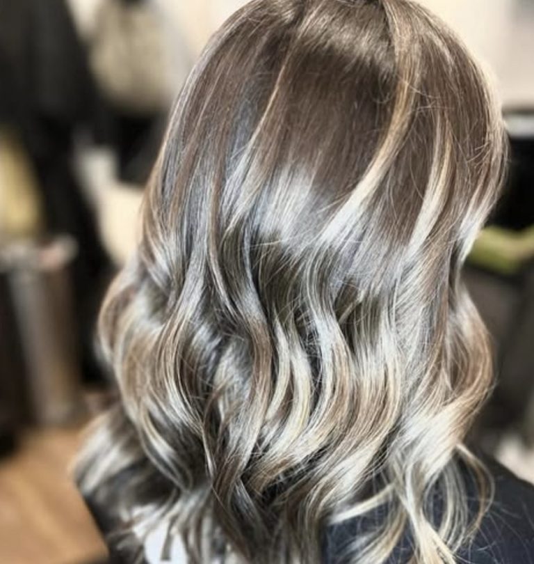 65 Ravishing Silver & White Highlight Ideas That Redefine Aging Gracefully