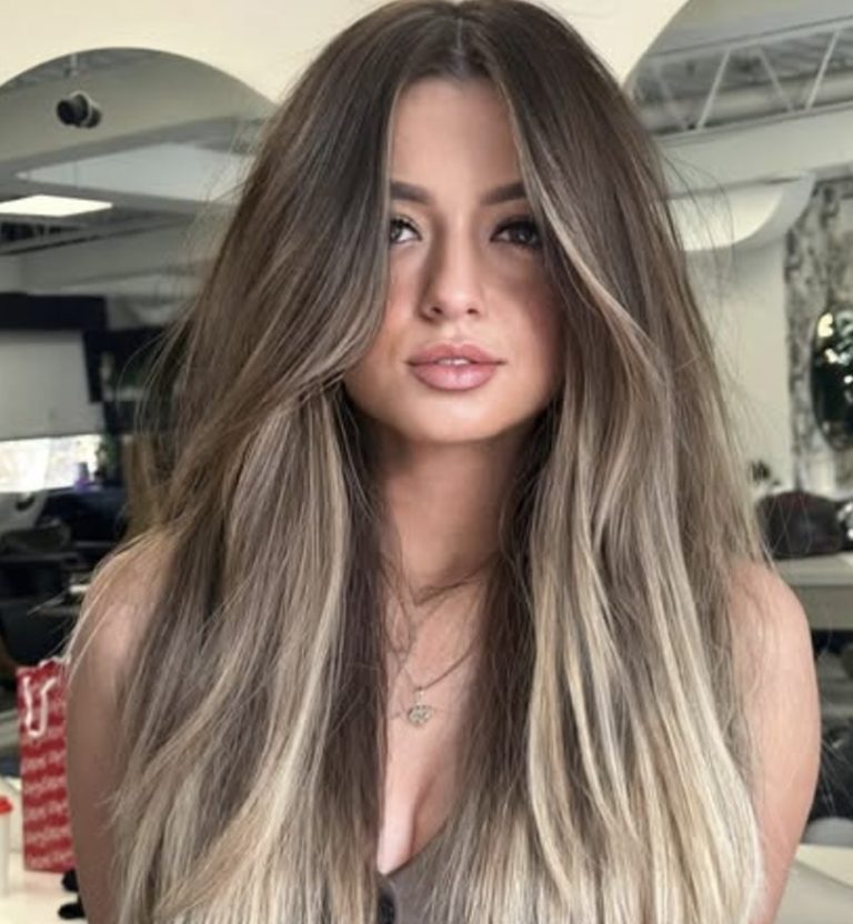 65 Ravishing Silver & White Highlight Ideas That Redefine Aging Gracefully