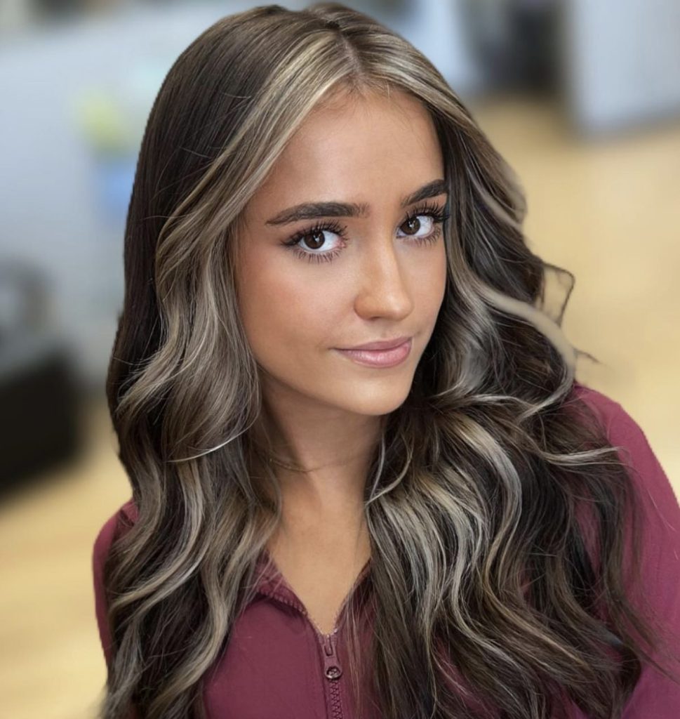 65 Ravishing Silver & White Highlight Ideas That Redefine Aging Gracefully