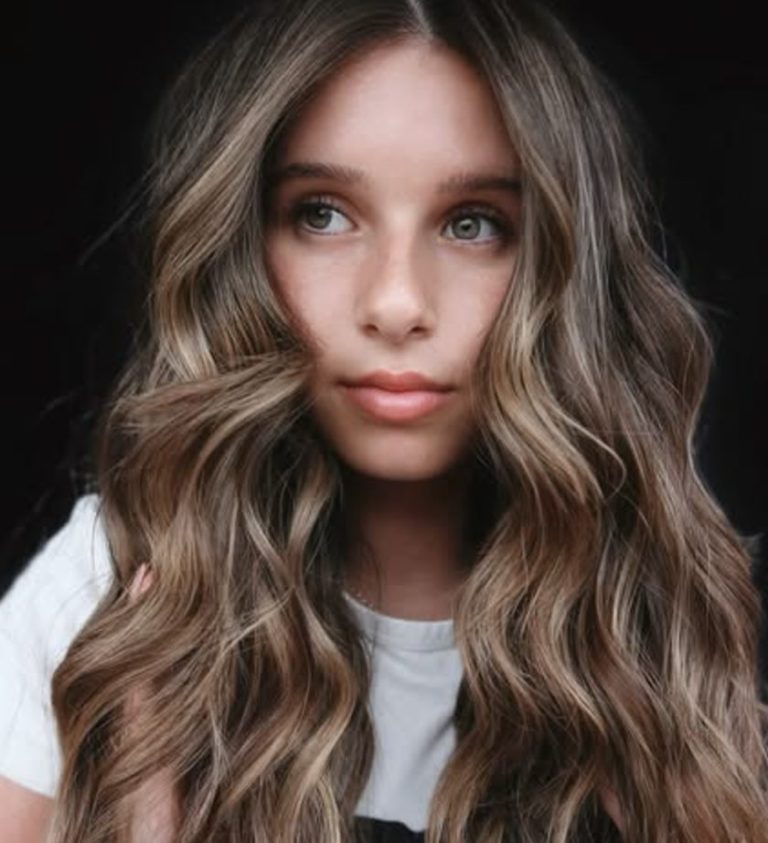 65 Ravishing Silver & White Highlight Ideas That Redefine Aging Gracefully
