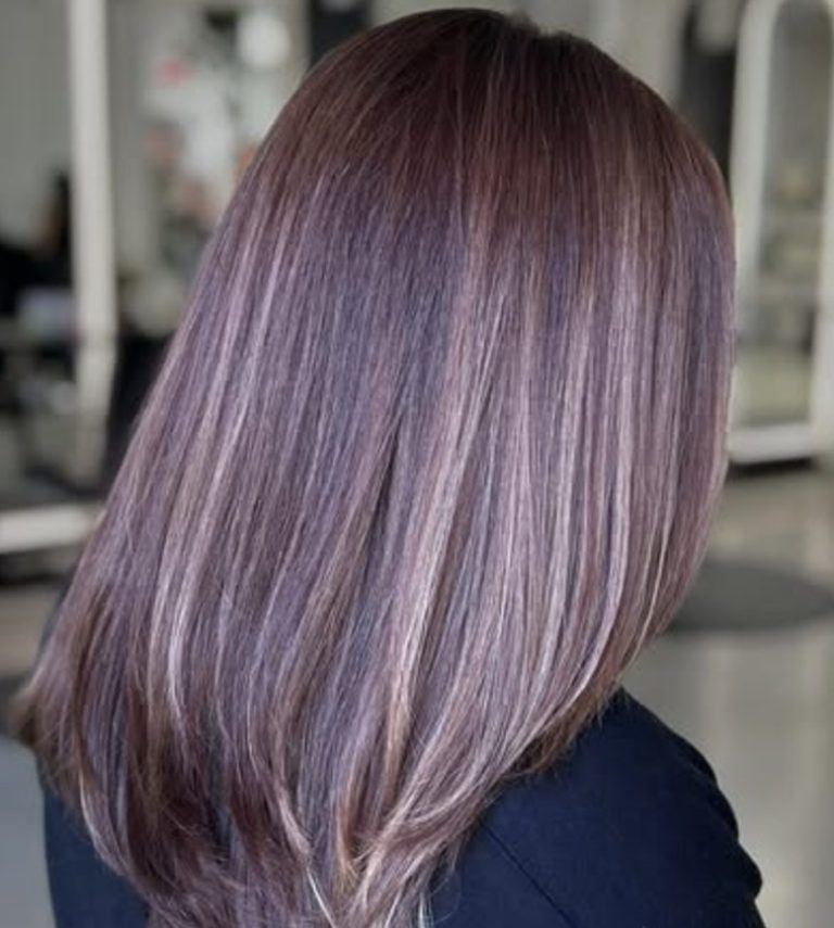 65 Ravishing Silver & White Highlight Ideas That Redefine Aging Gracefully