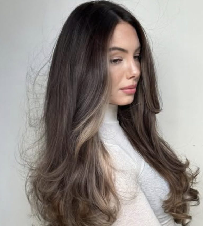 65 Ravishing Silver & White Highlight Ideas That Redefine Aging Gracefully