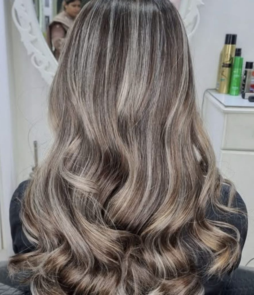 65 Ravishing Silver & White Highlight Ideas That Redefine Aging Gracefully