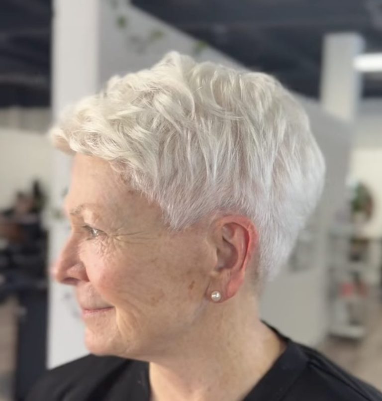 These 50 Charming Pixie Hairstyles Are A Hit With Women Over 50