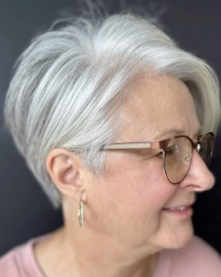 These 50 Charming Pixie Hairstyles Are A Hit With Women Over 50