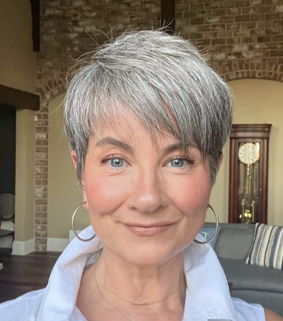 These 50 Charming Pixie Hairstyles Are A Hit With Women Over 50