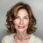 These 35 Medium Hairstyles Are The Secret To Voluminous Hair For Women ...