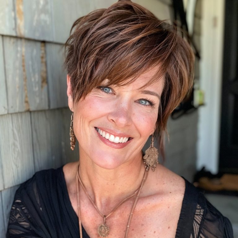 Sink Your Claws Into These 25 Kitty Cuts That Show Off 2024's IT GIRL ...